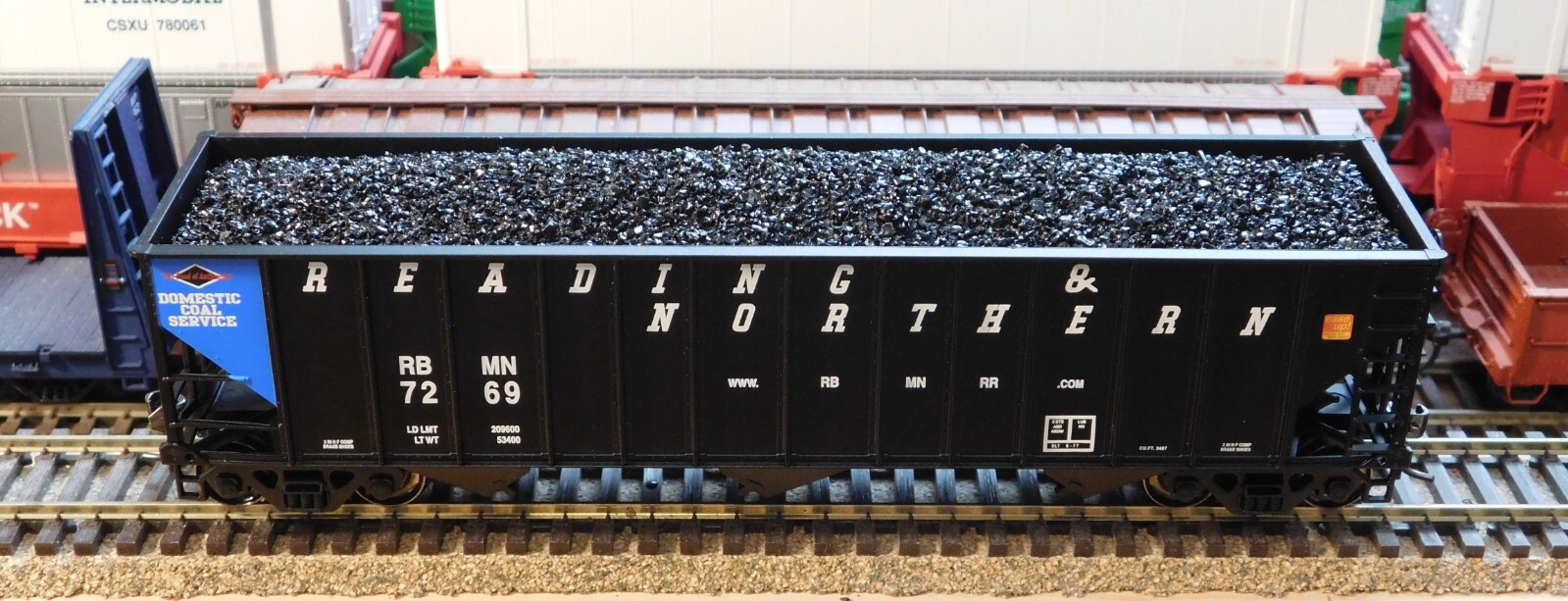 BOWSER READING & NORTHERN RR 100 TON HOPPER RBMN #7269 HO SCALE W/COAL ...