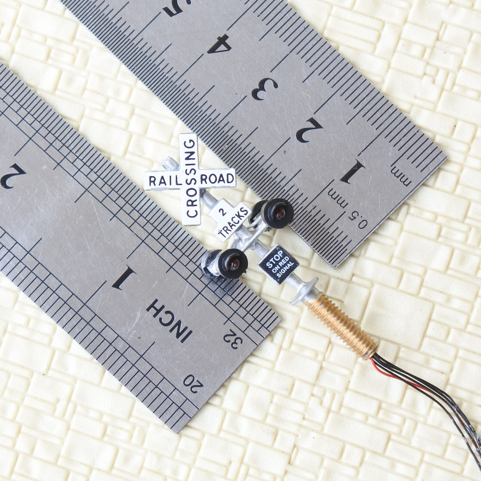2 x N scale model railroad grade crossing signals LED 2 tracks ...