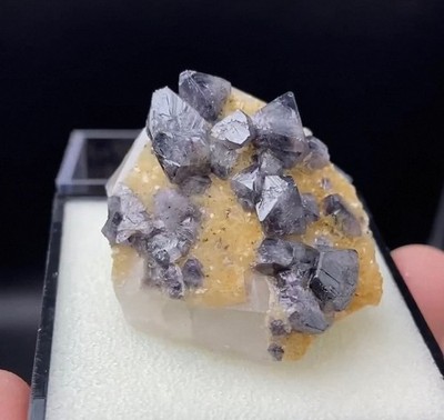 Natural scheelite crystals occur in conjunction with the Yagangxian ...
