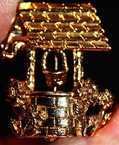 Vintage In Seattle Jewelry-Fantastic flawless goldtone Wishing Well ...
