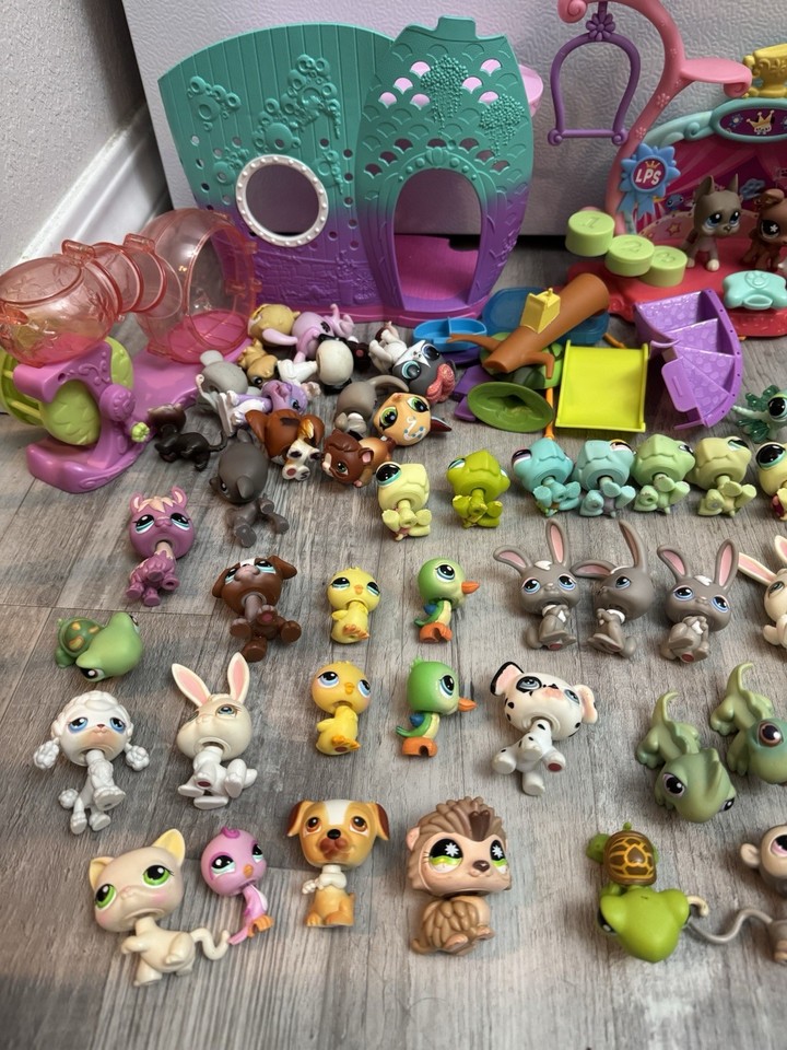 HUGE LPS LOT Including TONS of pets and a few play sets!!!!! 100 ...