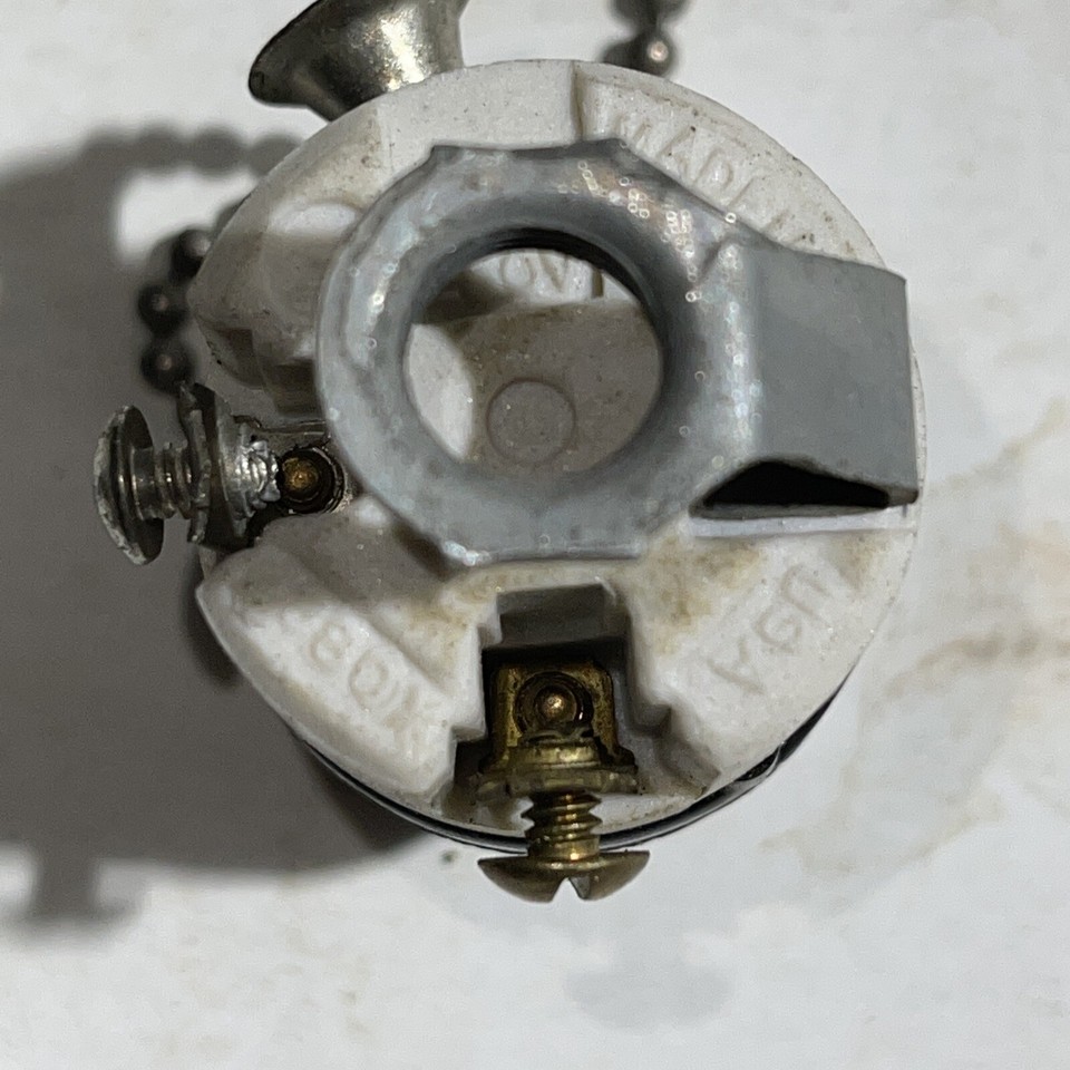 VINTAGE PORCELAIN PULL CHAIN LAMP SOCKET INTERIOR WITH NICKEL PULL ...