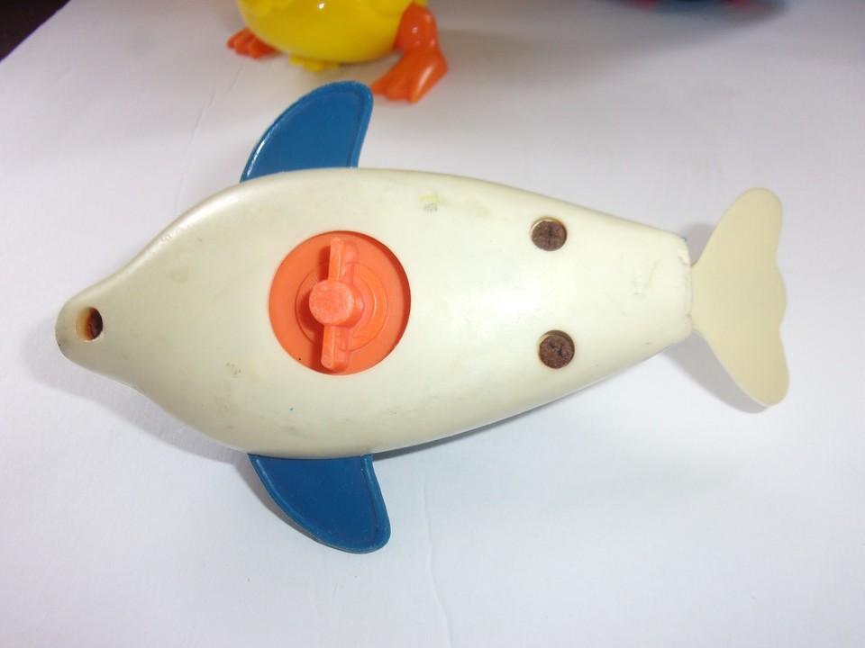 6 bathtub toys 2 ducks 1 turtle 1 hippo 1 dauphin 1 nemo fish all swim ...