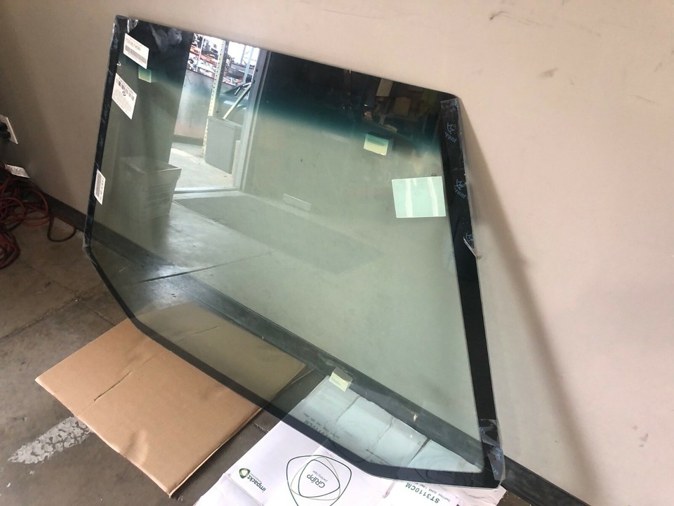 Lamborghini Countach Windshield Glass | P/N 007015017 | Aftermarket