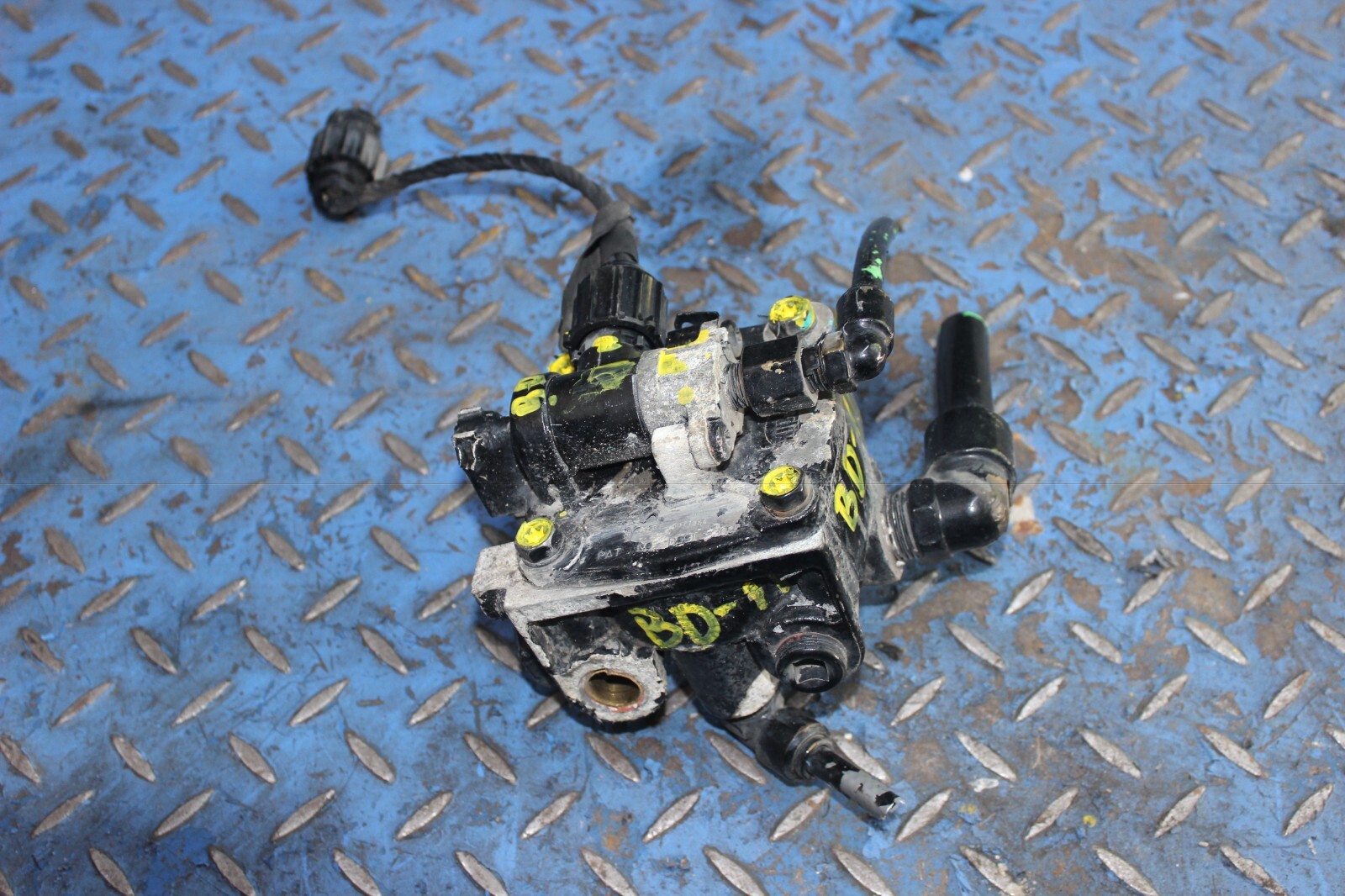 BENDIX TRACTION AIR BRAKE RELAY VALVE P/N: D591309 | eBay