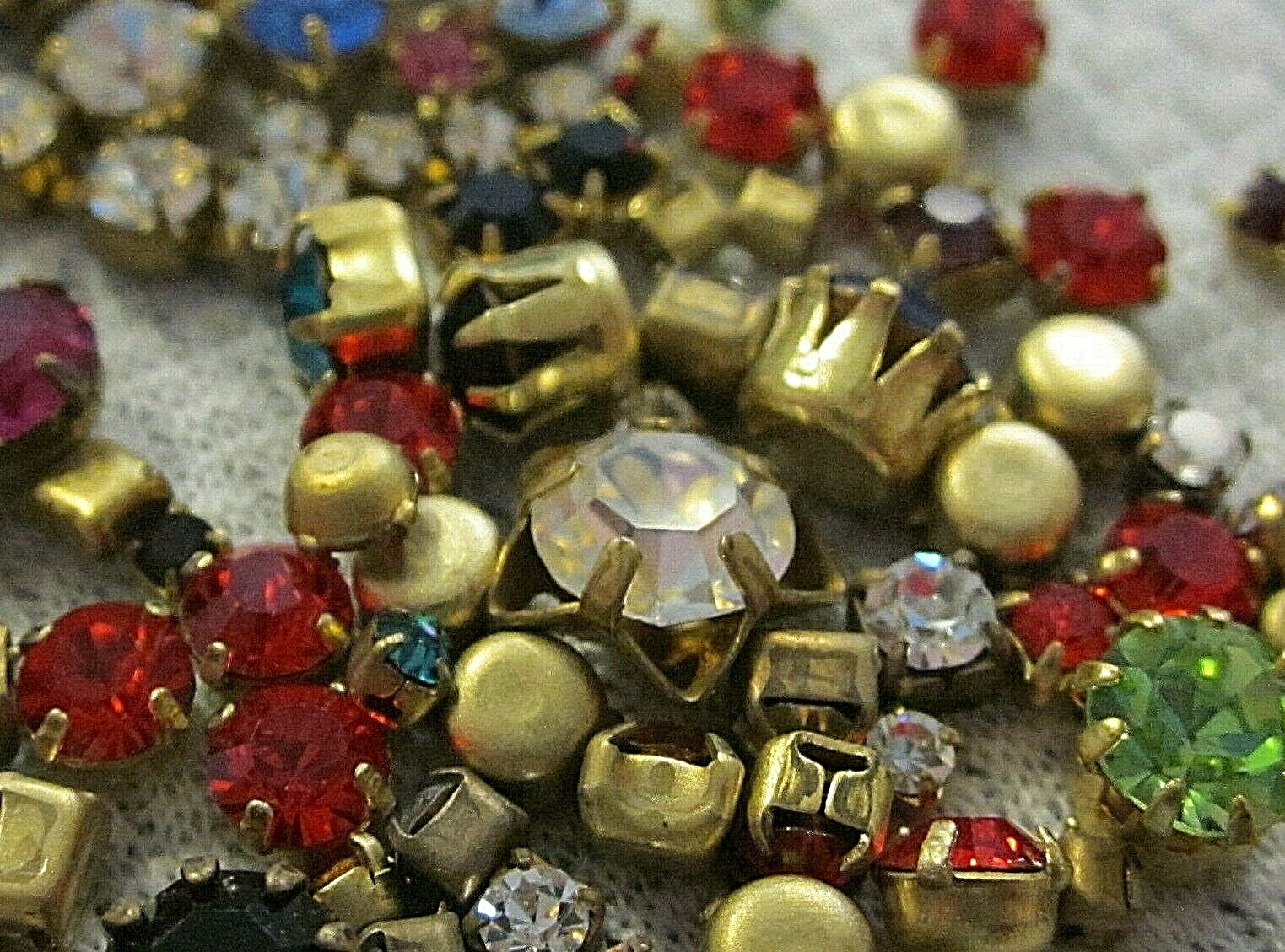 ALL SWAROVSKI SINGLE RHINESTONES IN SETTINGS 50 ROUND CRYSTAL LOT VTG ...