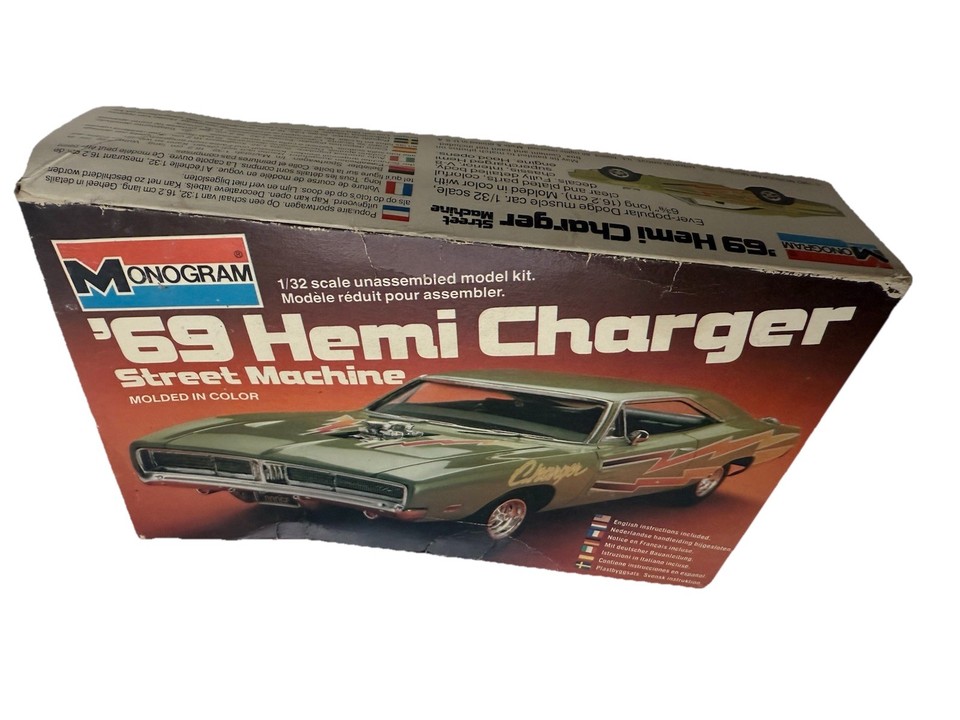 Vintage Monogram 1969 Dodge Hemi Charger Model Kit in Lime 1:32 Unbuilt ...