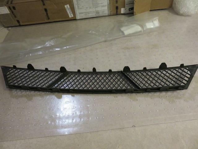 BMW Genuine 5 GT Series F07 09-13 Front Bumper Lower Centre Grill ...