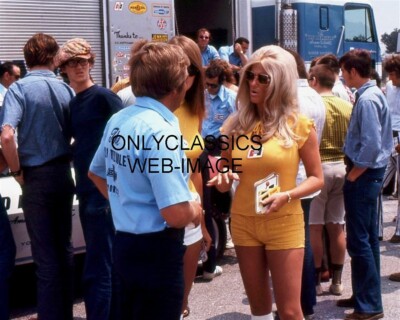 1972 HURST GIRLS LINDA VAUGHN & NIKKI PHILLIPS NHRA AUTO DRAG RACING ...