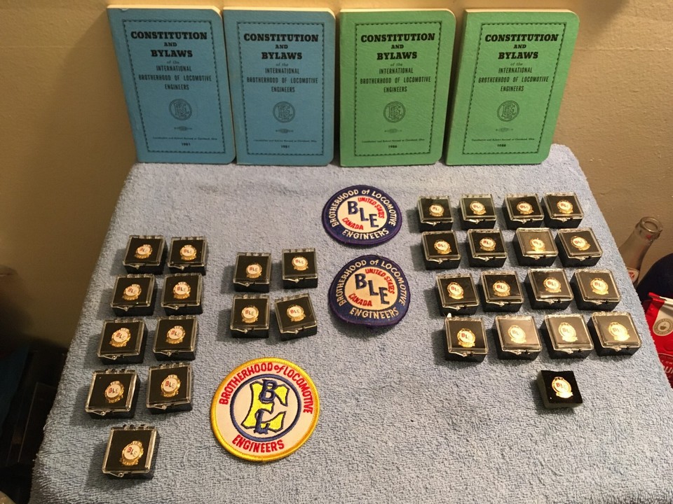 VINTAGE RAILROAD UNION SERVICE PIN LOT OF 30 BROTHERHOOD OF LOCOMOTIVE ...