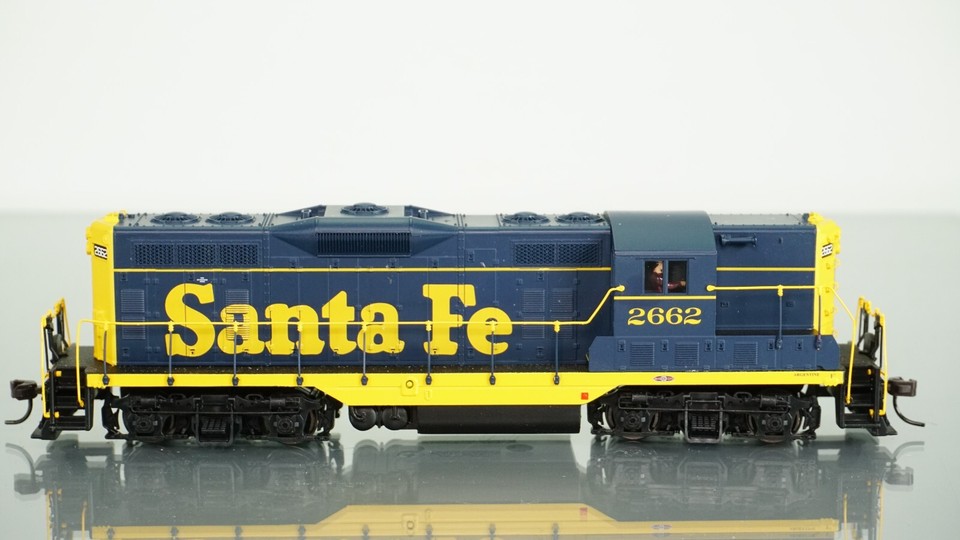 Atlas Classic GP7 Santa Fe 2662 HO scale | eBay