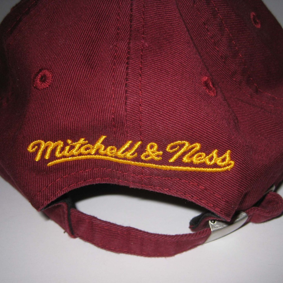 CLEVELAND CAVS ® Mitchell & Ness - Team Prim Wine - Golf Baseball Cap ...