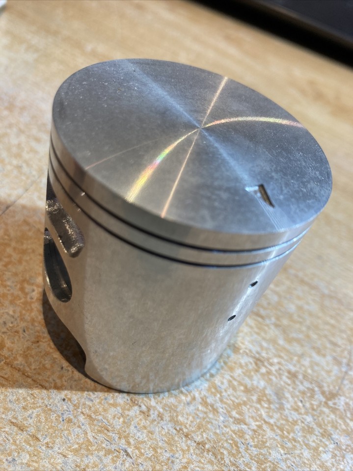 Suzuki 12110-02B01 Piston Nu Seul RM80 1985 / 1989 RM 80 = 1211002B02 ...