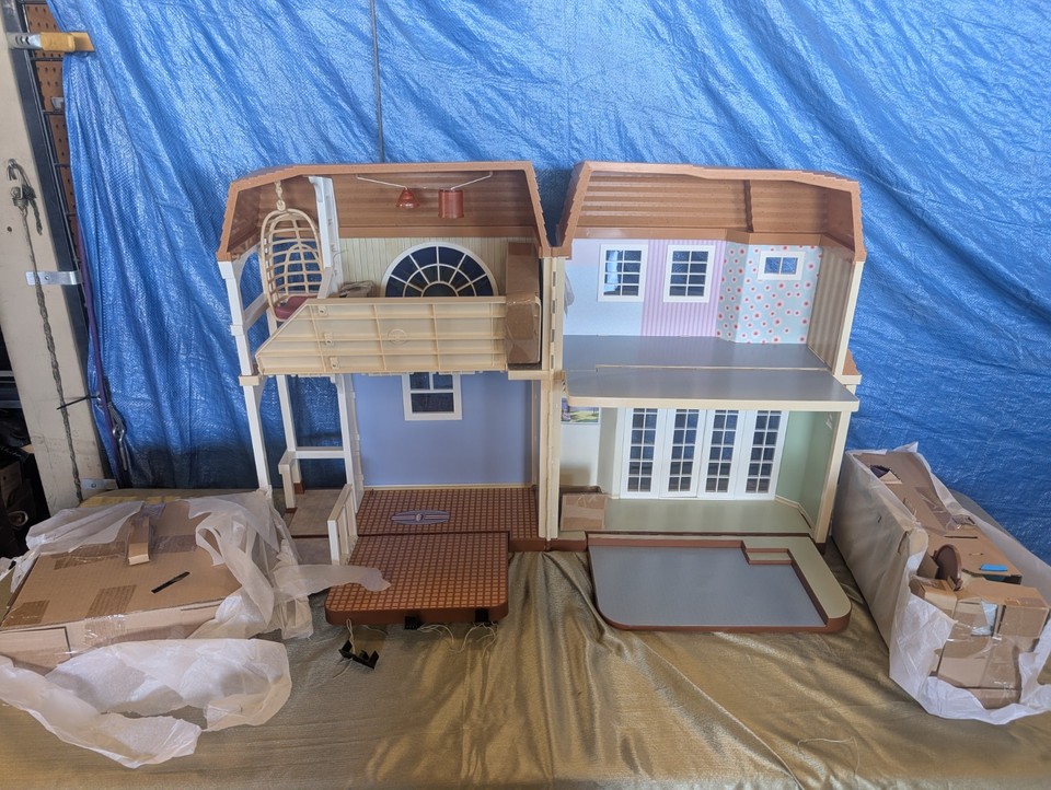New Open Box 2008 Disney Hannah Montana Malibu Barbie Beach House W ...