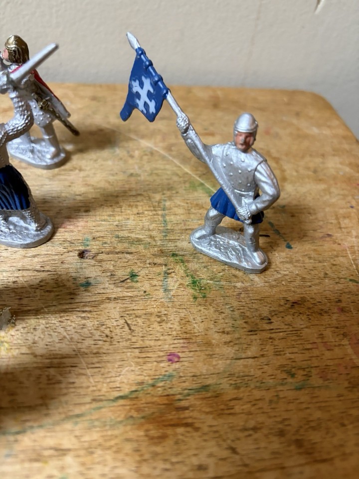 Lot of 19 Medieval Toy Knights 2" Plastic Foot Soldiers Figures Red ...