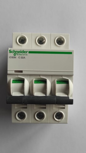 SCHNEIDER Acti9 iC60N Disjoncteur 32A 3P courbe C 10kA 230V - A9F77332 ...