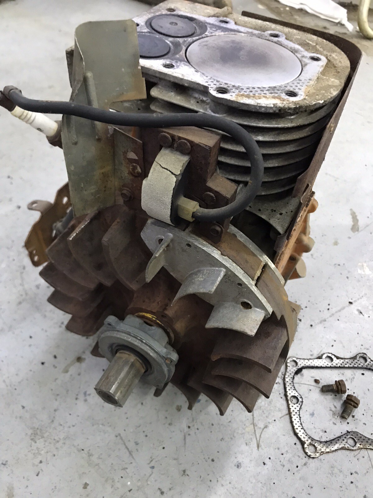 Vintage Briggs and Stratton 8HP Engine motor flywheel crank case block ...