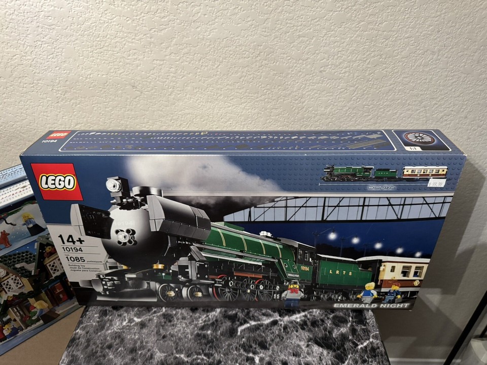 LEGO Advanced Models: Emerald Night (10194) 673419121798| eBay