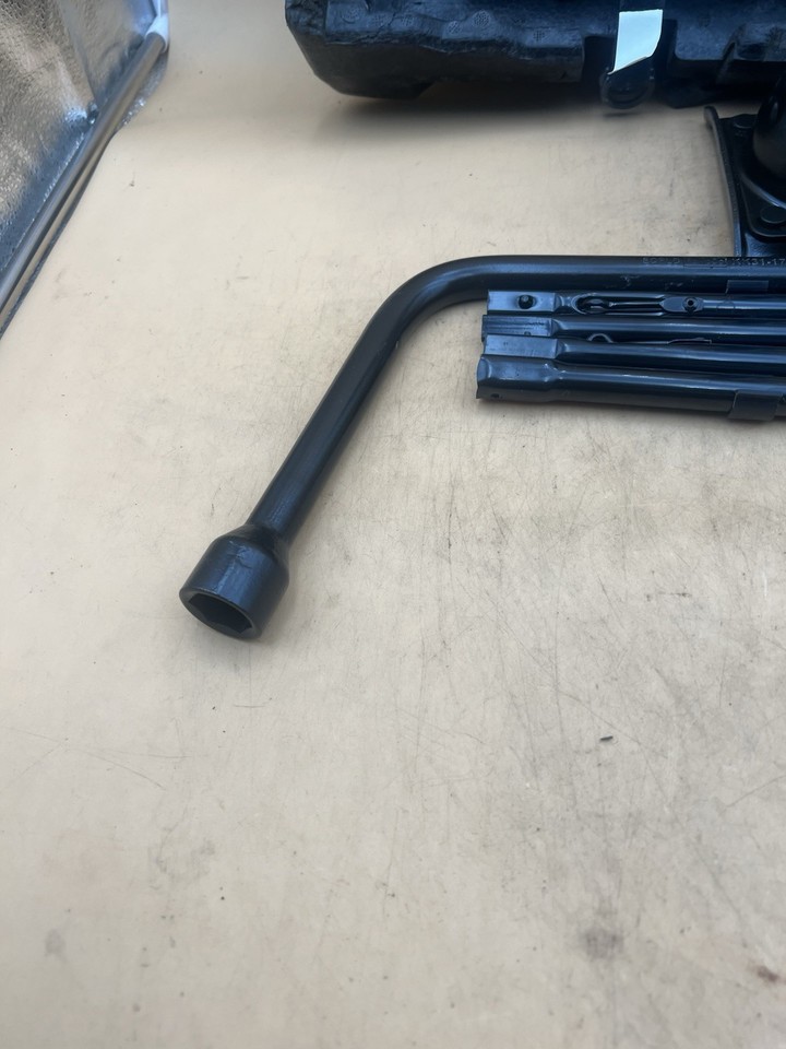 2023-2025FORD F250 F350 SUPER DUTY SPARE TIRE EMERGENCY JACK KIT W ...