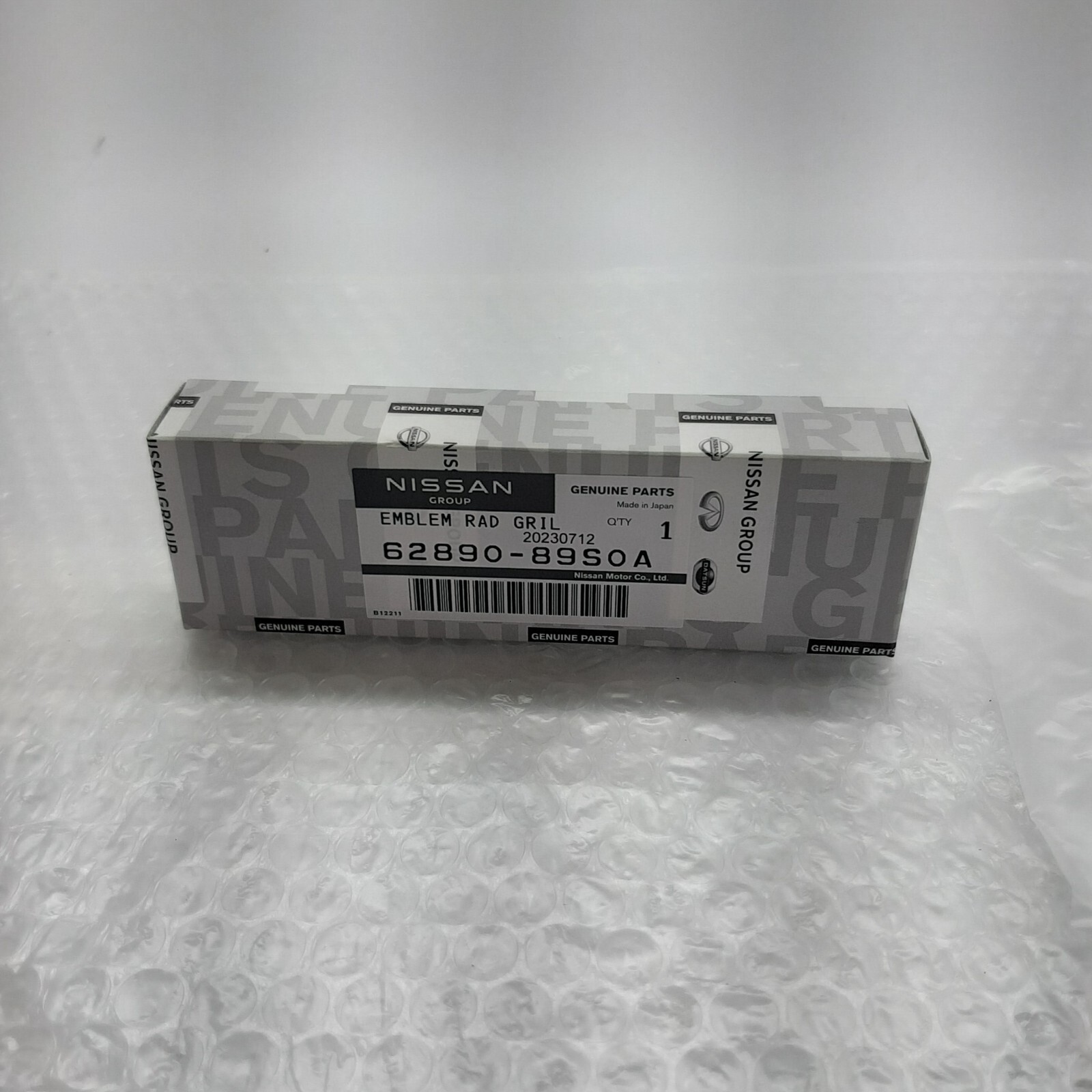 Nissan 62890-89S0A R35 GT-R nismo Front emblem Ornaments Screw set ...