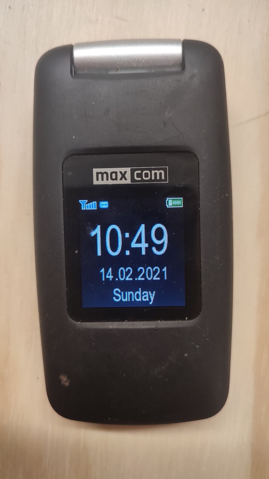 MAXCOM COMFORT MM824 - BIG BUTTON DUAL DISPLAY FLIP 2G MOBILE PHONE ...