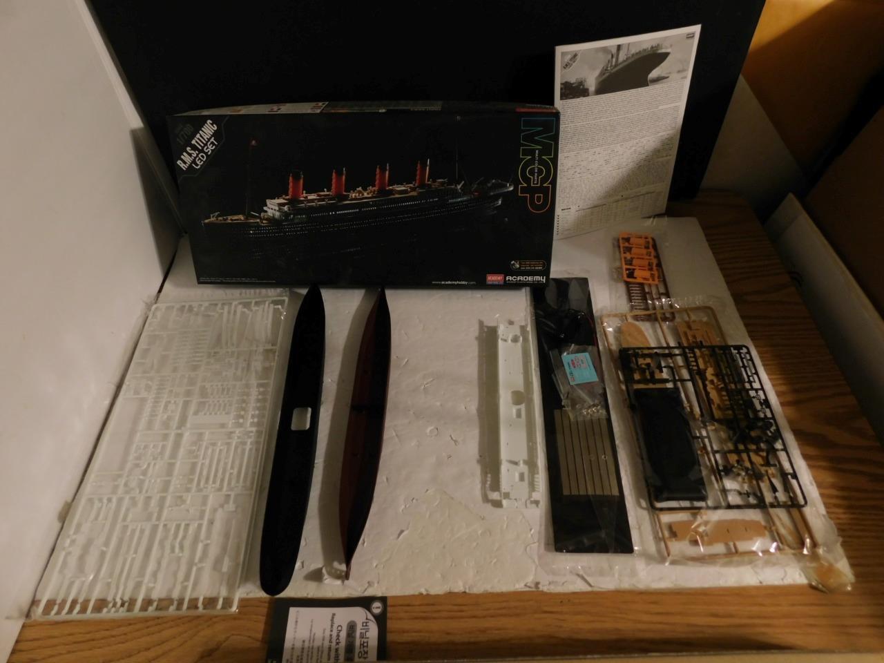 Academy # 14220 1:700 RMS Titantic Led Set Open Box New Model Rectifier ...