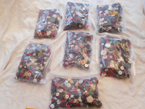 Vintage Button LOT 7+ # LB Metal Wood Plastic Red Green Maroon 40s ...