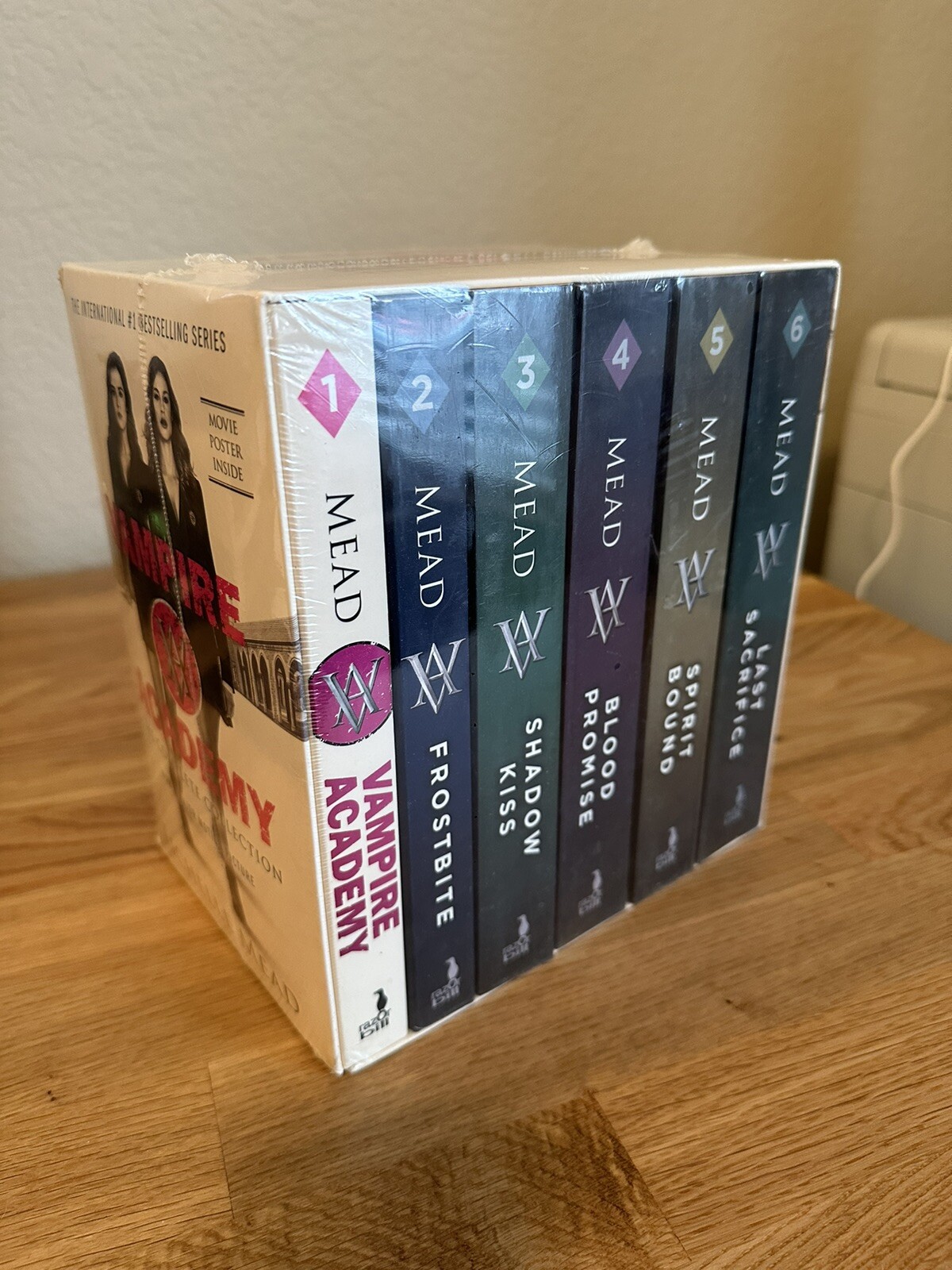 SEALED NEW Vampire Academy Book Box Set 1-6 by Richelle Mead Movie ...