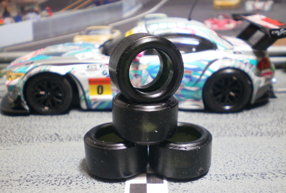 1/32 PAULGAGE SLOT CAR TIRES 2pr PGT-20125LM fits SCALEXTRIC Aston ...