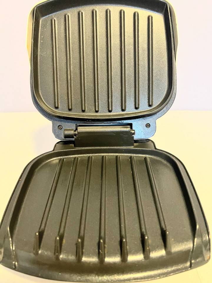 GEORGE FOREMAN GRILLING MACHINE, MODEL GR10ADG, LEAN FAT REDUCING No ...