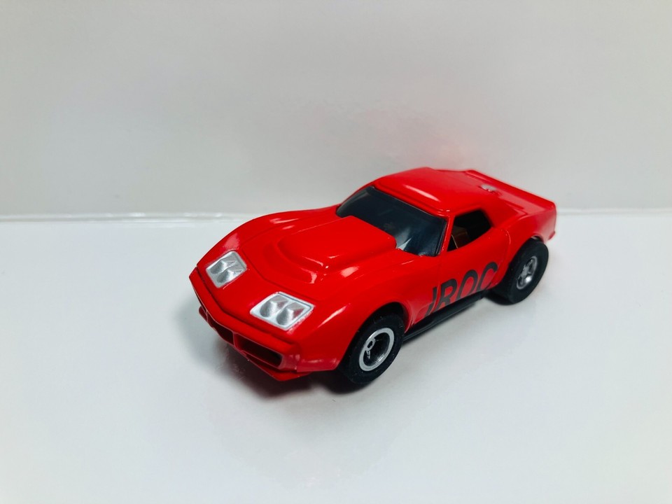 AFX tras RED IROC CORVETTE Auto World Chassis & Display case Aurora NEW ...