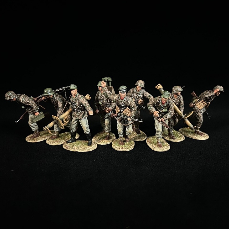 WAR PARK MINIATURES 1:30 WW2 GERMAN NO032 WAFFEN OFFICER CHARGING WITH ...