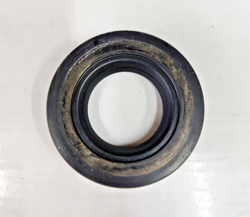 Nissan Differential Input Flange Oil Seal 38189-02700 for H150, H165 ...