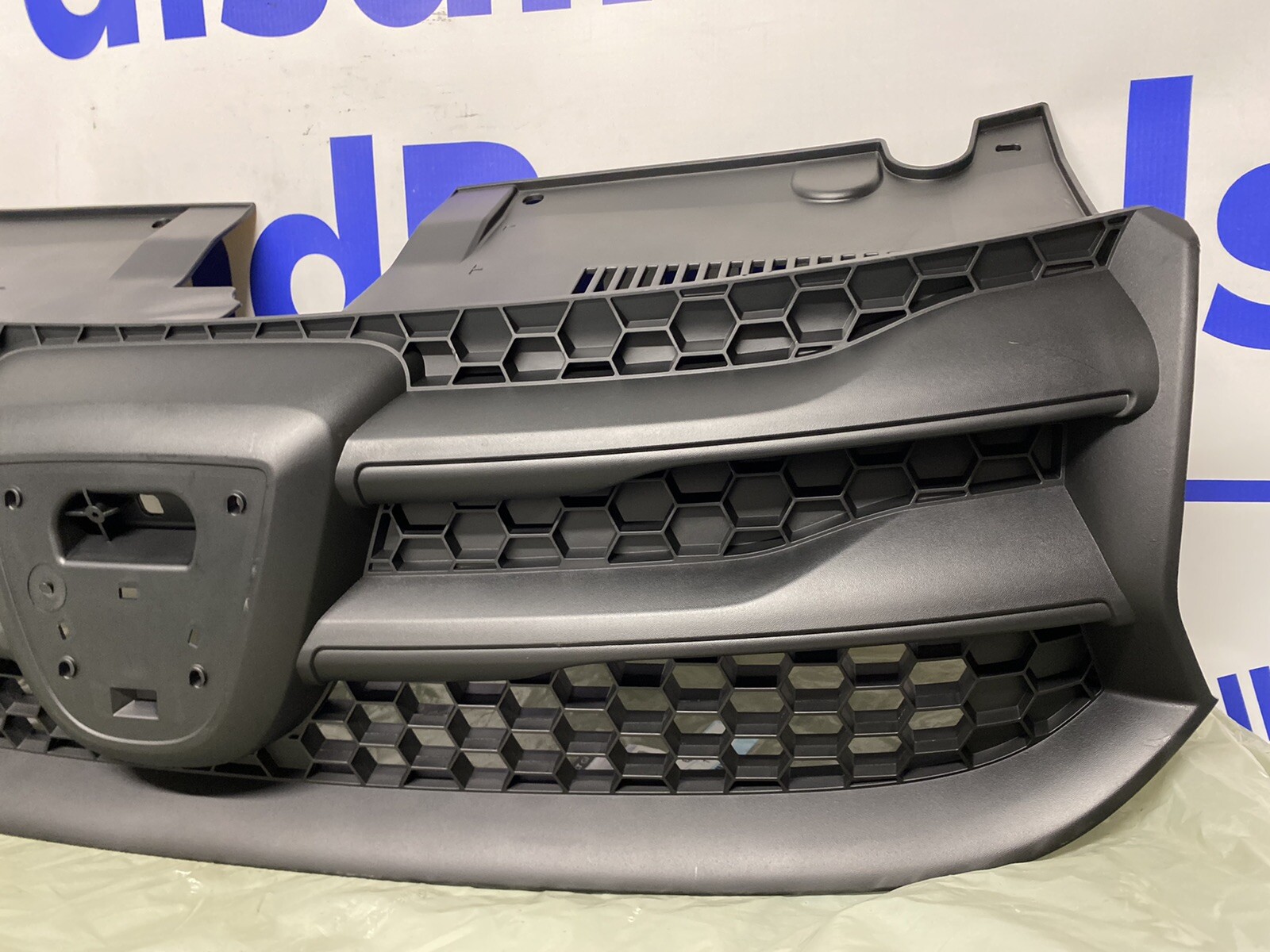 Dacia Sandero Mk2 Front Bumper Upper Grille 623103971R 2013 for sale ...