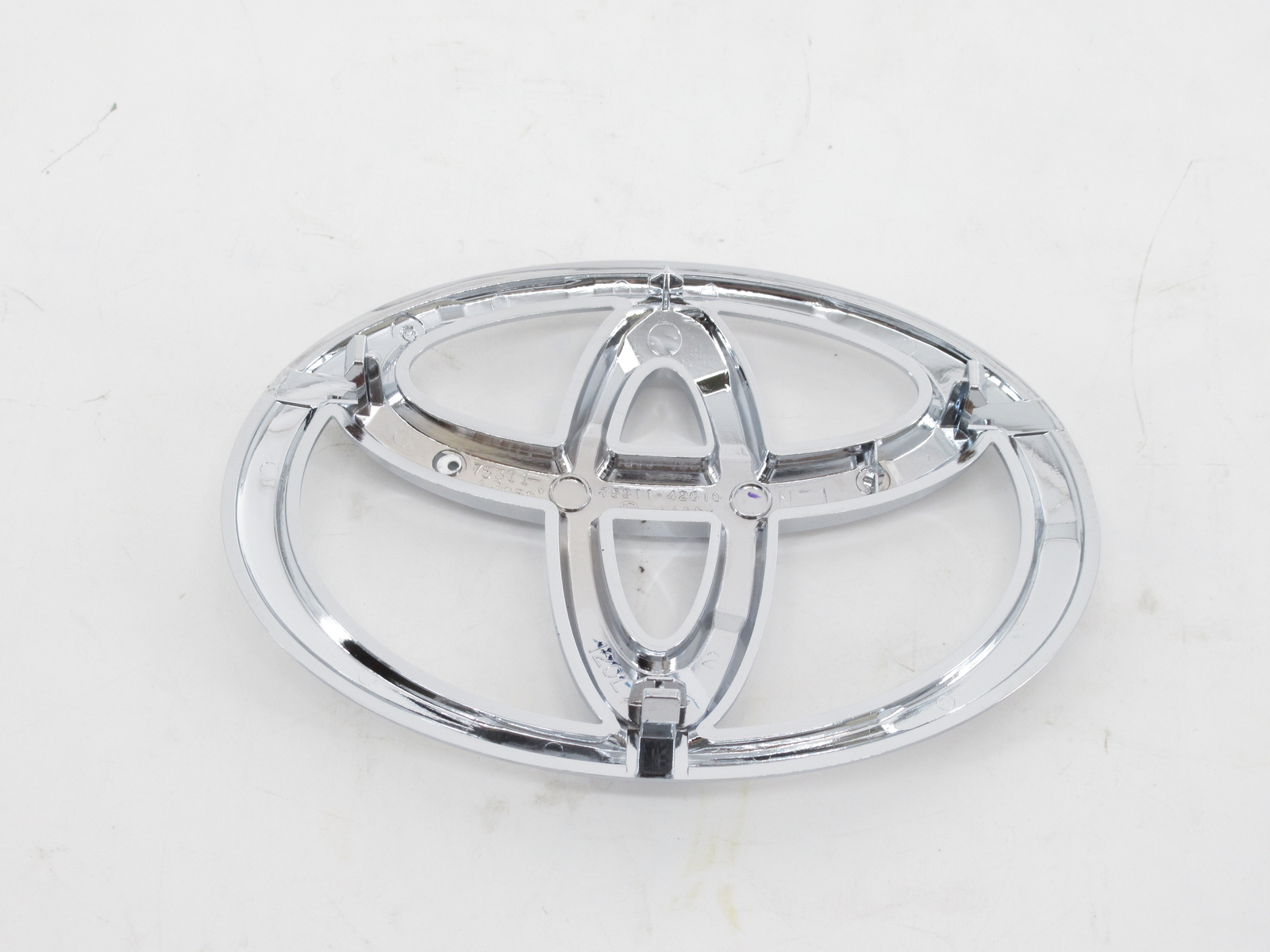 Genuine OEM Toyota 75311-42010 Front Grille Emblem Badge Nameplate 2012 ...