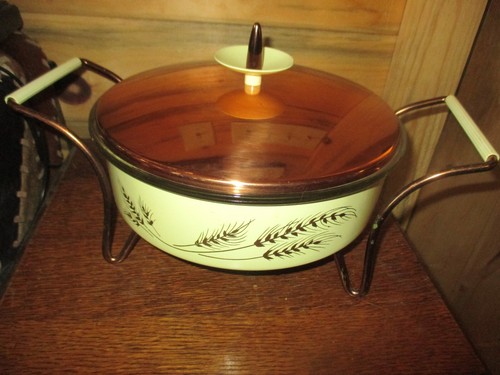 Vintage PYREX Divided DISH w/BROWN WHEAT On YELLOW Copper LID & HOLDER ...