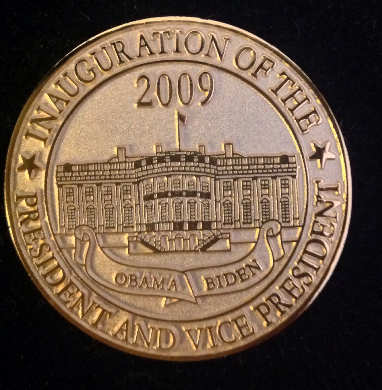 2 OBAMA COIN CHALLENGE w CLEAR CASE PRESIDENT USA FLAG GOLD EAGLE ...