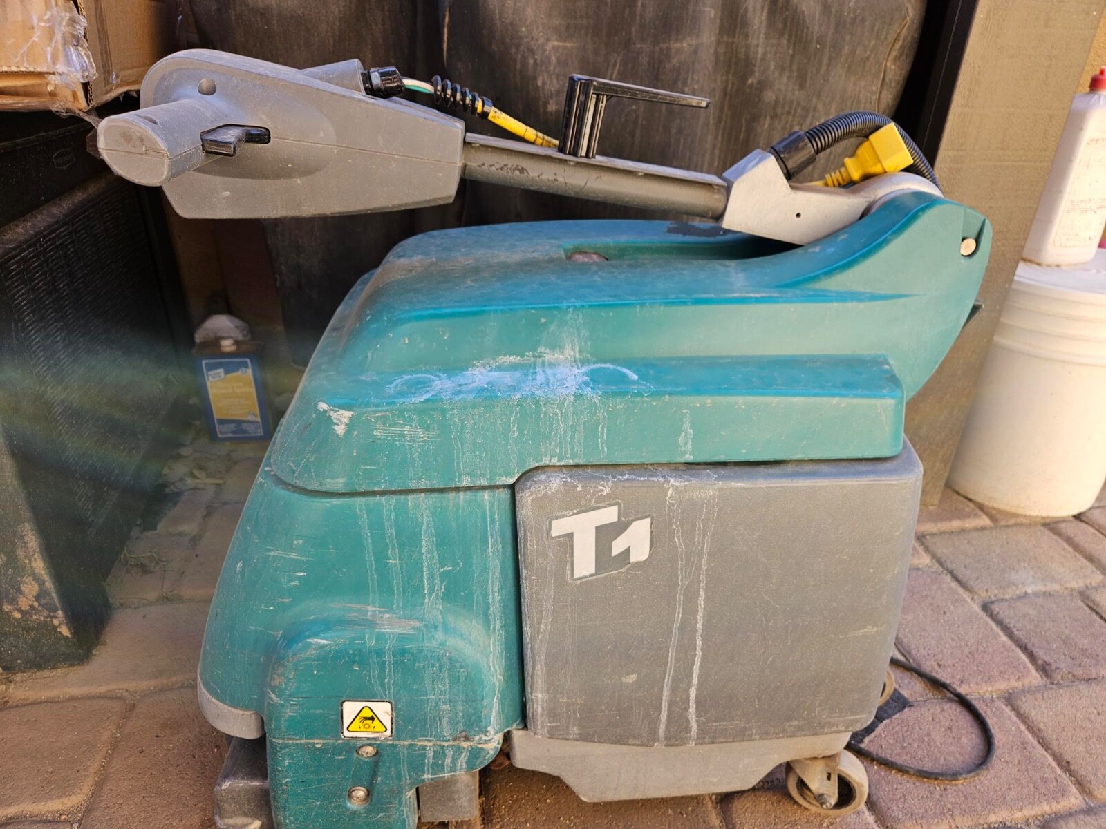 Tenet T1 auto scrubber 155 hours. Missing squeegee blades | eBay