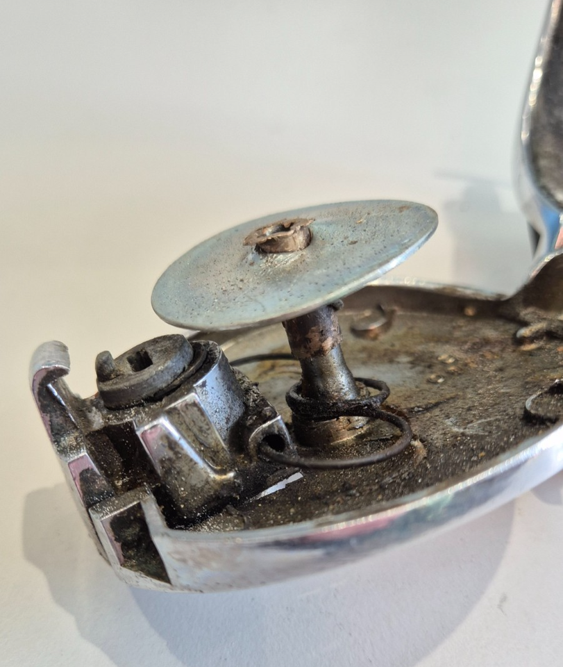 Triumph STAG **FUEL / GAS tank filler cap ** Good Used - 718750 - NO ...