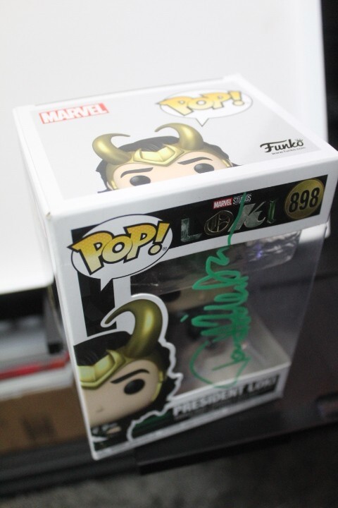 Autographed Funko Pop #898 - Marvel - Loki - Tom Hiddleston + COA | eBay