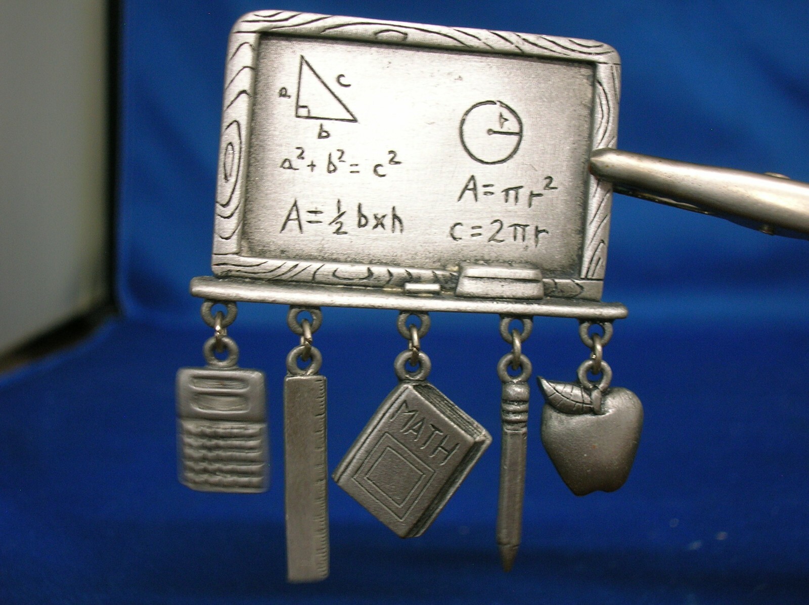 Vintage pin, blackboard with math calculation and fiv… - Gem