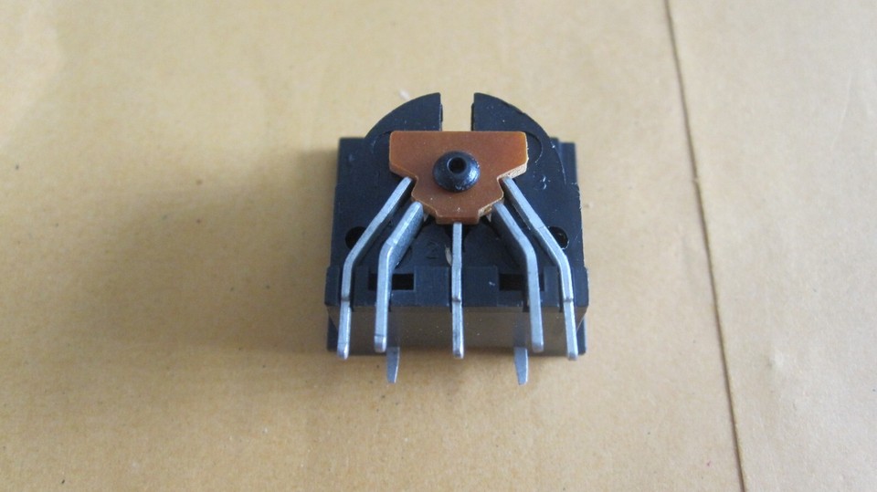 DIN DIN-5500-5S Mount Female Connector, MIDI Right Angle DIN 5 pin, 3 ...