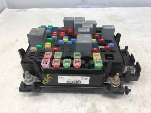 2003-2007 CHEVROLET SILVERADO YUKON TAHOE ENGINE BAY FUSE BOX 144K 03 ...