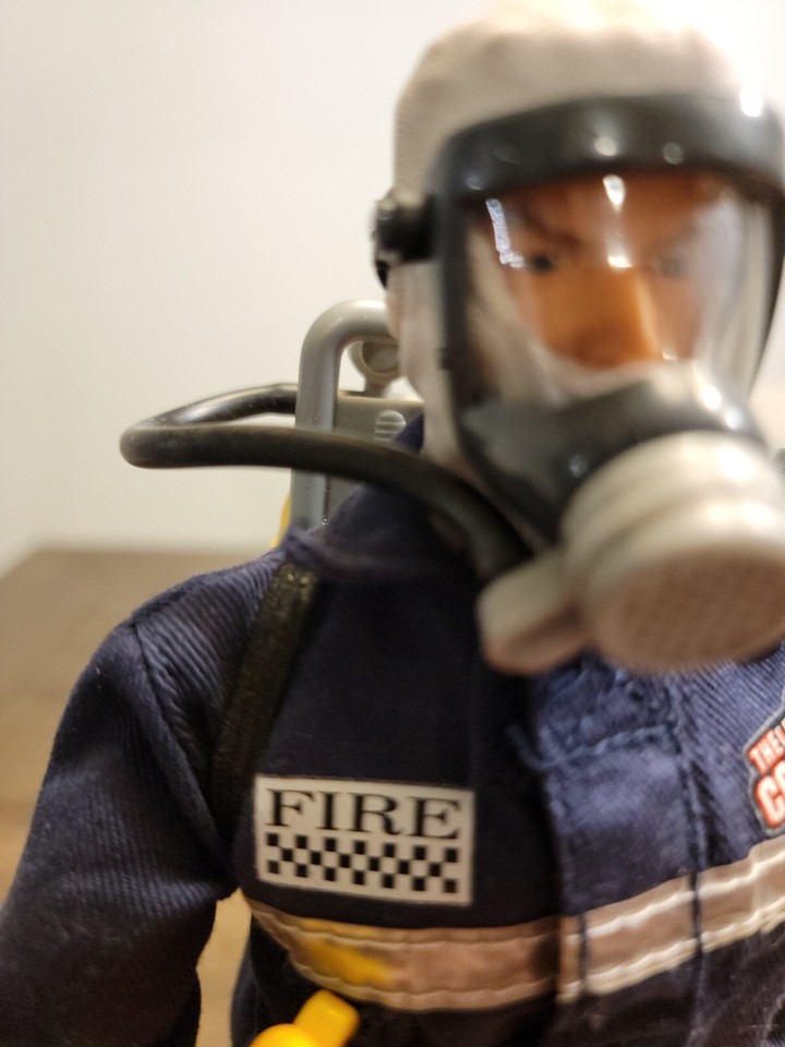 GI Joe Ultra Corps LANARD TOYS 12" 2001 FIREFIGHTER Action Figure w ...