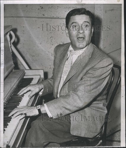 1957 Press Photo Danny Lewis, father of Jerry Lewis, playing piano on ...