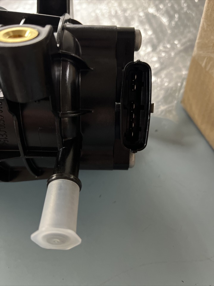 New GM Fuel Water Separator Filter Assembly 2017-2022 Silverado Duramax ...