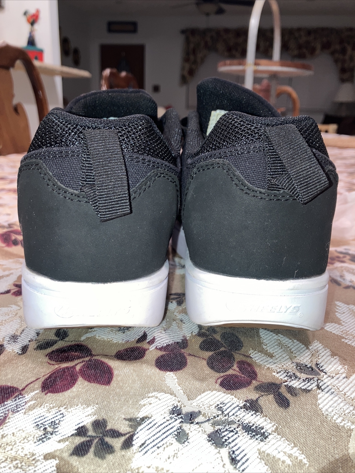 HEELY'S RACER 20 WHEELED HEAL SHOE UNISEX BLACK/BLACK YOUTH SIZE 4 New ...