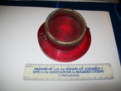 UNKNOWN OLD ROUND RED PLASTIC TAIL LIGHT,RUSTED METAL EDGING ON 3" SIDE ...