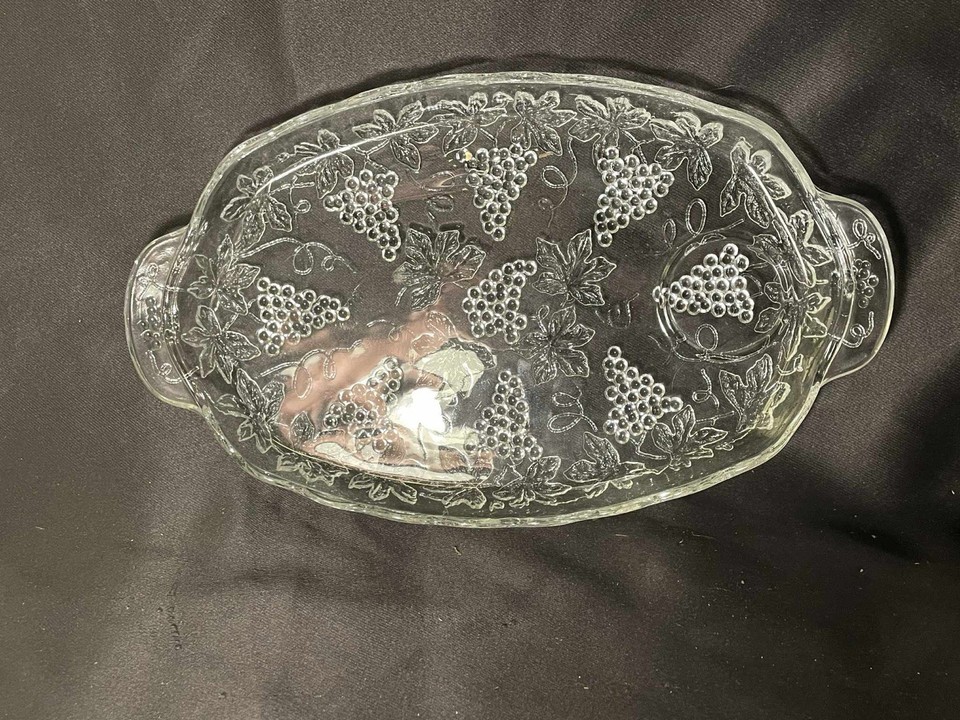 Pretty Vintage oval glass luncheon/appetizer plates with cup holder A10 ...