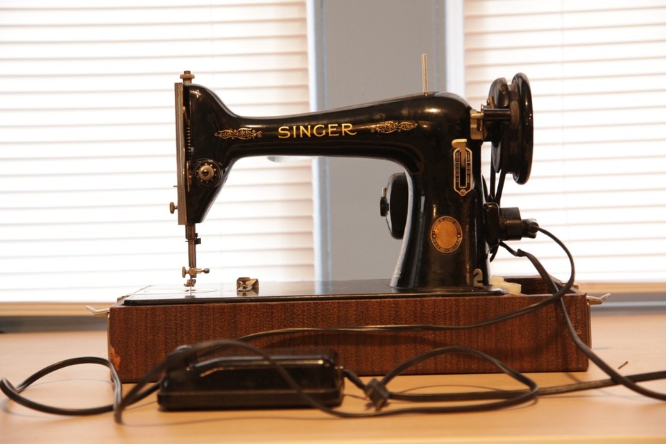 Singer 66-16 Sewing Machine *FOR PARTS/REPAIR (READ)* | eBay